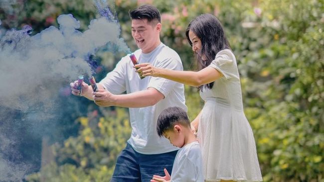 Gender Reveal Kehamilan Tiffany Soetanto Istri Chef Arnold, Sederhana ...