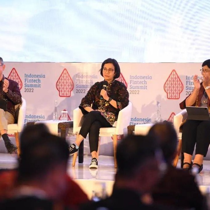 5 Potret Sri Mulyani Padu Padan Batik dengan Sneakers, Tuai Pujian ... 5 Potret Sri Mulyani Padu Padan Batik dengan Sneakers, Tuai Pujian ...