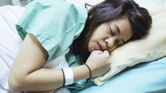 Epidural: Jenis, Cara Kerja, Manfaat, dan Efek Samping