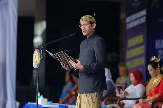Nadiem Makarim Semangati Siswa SMPN 1 Ciawi Pemegang Medali yang ... Nadiem Makarim Semangati Siswa SMPN 1 Ciawi Pemegang Medali yang ...
