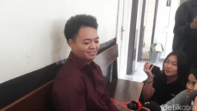 Reza Arab Bantah Pacaran dengan Rachel Florencia