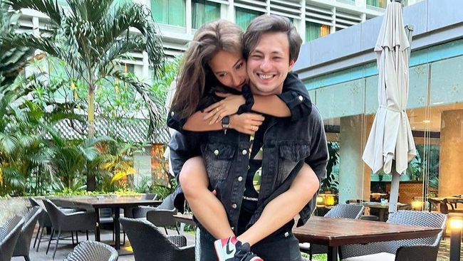 Potret Mesra Dylan Carr & Naomi Zaskia Eks Sule Didoakan Nikah