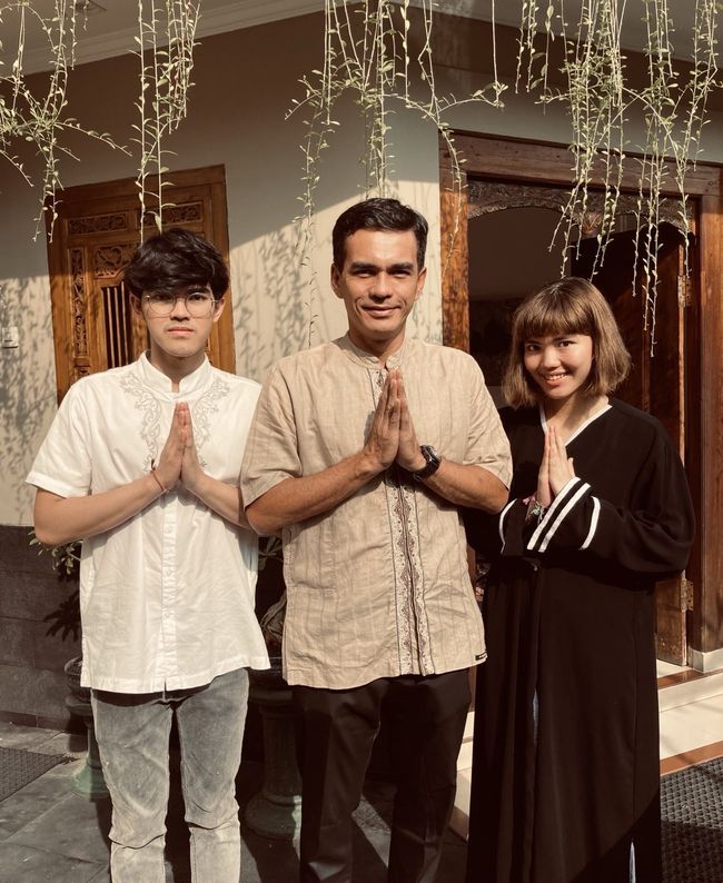 Cara Istri Baru Teddy Syach Ambil Hati Keluarga, Ajak Anak Masak Bareng