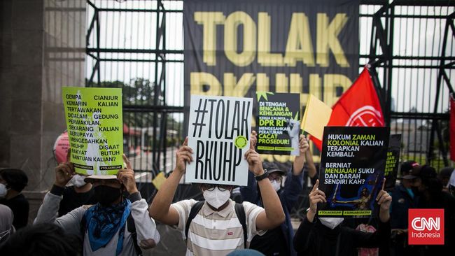 Akademisi soal RKUHP Disahkan: Rezim Tak Punya Telinga, Kian Otoriter Akademisi soal RKUHP Disahkan: Rezim Tak Punya Telinga, Kian Otoriter