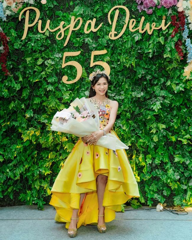 Influencer Puspa Dewi Dijuluki Nenek Tercantik Di Indonesia Ternyata