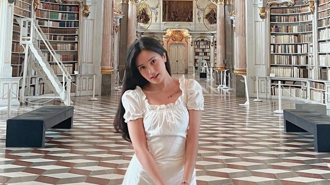 5 Inspirasi Outfit Museum Date Ala Beby Tsabina, Simpel dan Stylish!