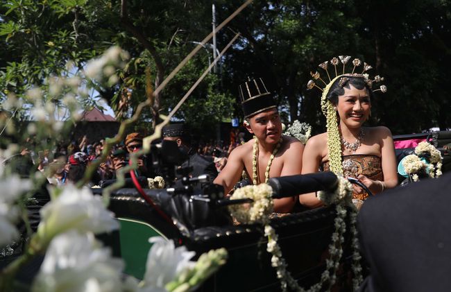 Tahapan Pernikahan Adat Jawa Ala Pasangan Kaesang & Erina