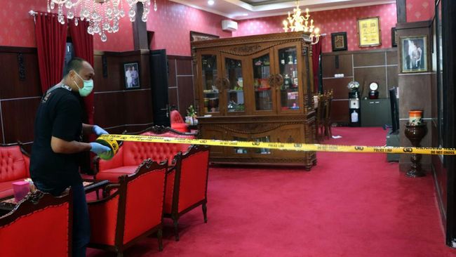 Eks Walkot Ditangkap Diduga Otak Perampokan Rumah Dinas Walkot Blitar Eks Walkot Ditangkap Diduga Otak Perampokan Rumah Dinas Walkot Blitar