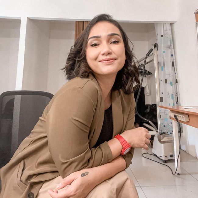 Selain Melaney Ricardo, 6 Selebritas Ini juga Jalani Operasi Angkat ... Selain Melaney Ricardo, 6 Selebritas Ini juga Jalani Operasi Angkat ...