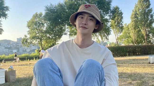 Kedekatan Aktor Tampan Korea Lee Jong Suk Dan Ibunda So Sweet