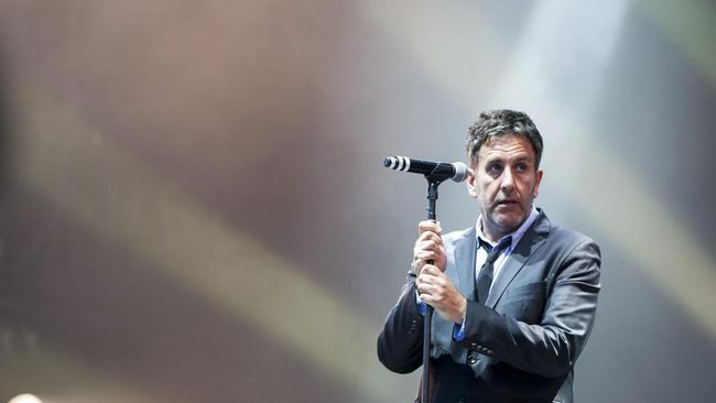 Vokalis Band Ska The Specials Terry Hall Meninggal Dunia