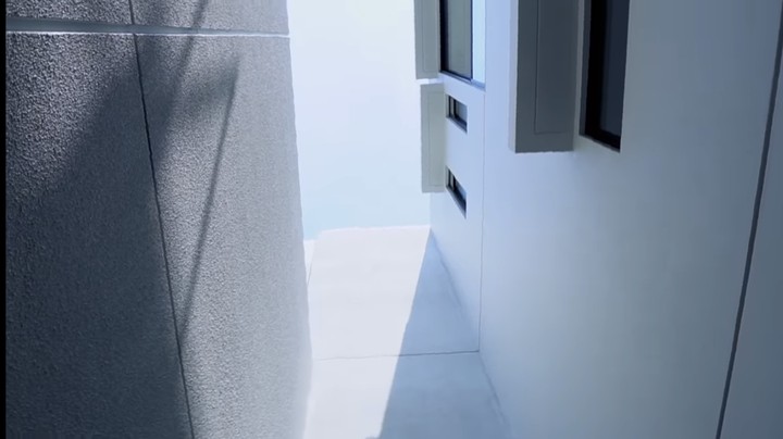 7 Potret Rumah Minimalis Caca Tengker yang Mewah dan Bernuansa Monokrom - 2