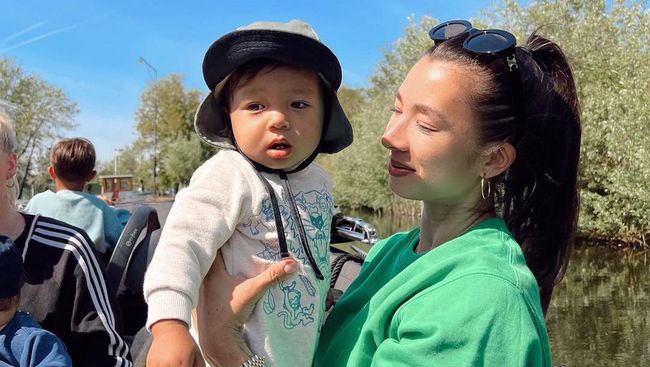 Rahasia Jennifer Bachdim soal Didik Anak Jadi Mandiri dan Kalem Sejak Bayi