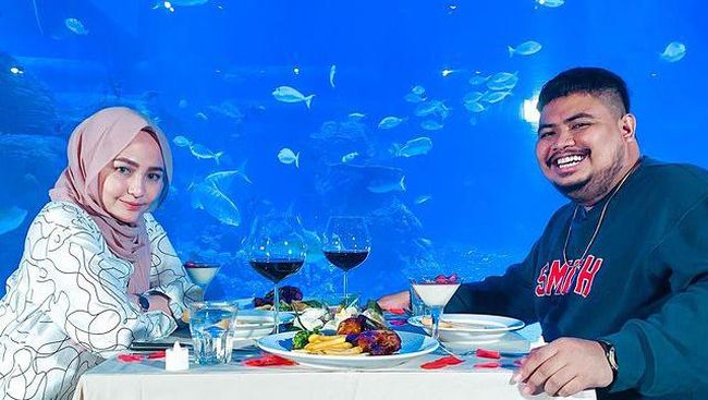 Potret Harmonis Komika Rigen & Istri yang Dituding Open BO