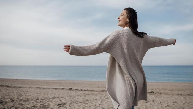 Cuaca Mendung dan Berada di Dalam Ruangan, Masih Penting Pakai Tabir ...
