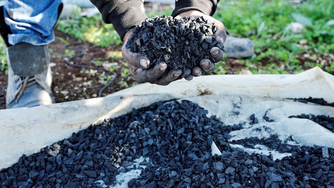 ESDM Setujui Produksi Batu bara Hampir 1 Miliar Ton Tahun Ini ESDM Setujui Produksi Batu bara Hampir 1 Miliar Ton Tahun Ini