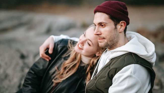 Bakal Booming di 2024, Ini 5 Topik Deep Talk dengan Pasangan Biar Lebih Cinta dan Saling Mengenal!