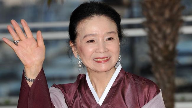 Aktris Senior Yoon Jung Hee Meninggal Dunia di Usia 78