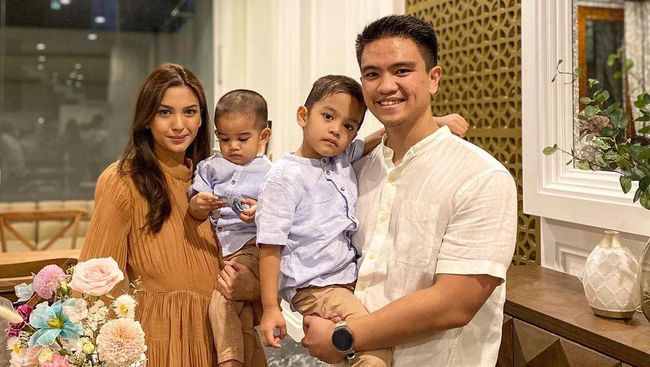7 Potret Hangat Bintang Sinetron Alisia Rininta Bersama Suami dan Anak ...