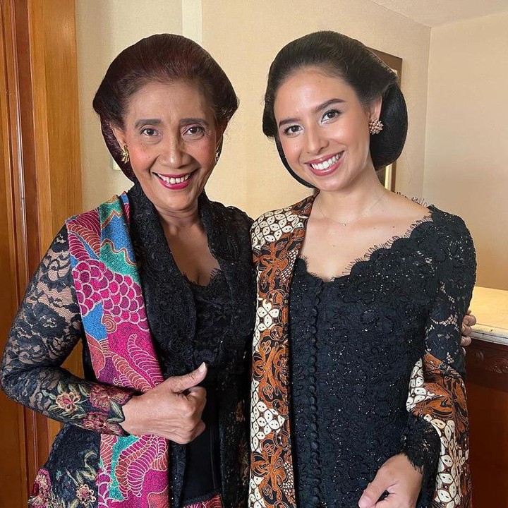 5 Potret Nadine Kaiser Putri Susi Pudjiastuti Berkebaya, Dipuji Mirip ... 5 Potret Nadine Kaiser Putri Susi Pudjiastuti Berkebaya, Dipuji Mirip ...