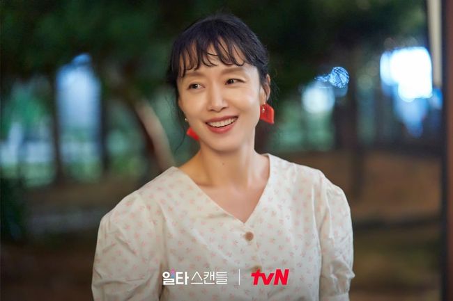 Kenalan dengan Jeon Do Yeon, Pemeran Utama Drakor Crash Course in ...
