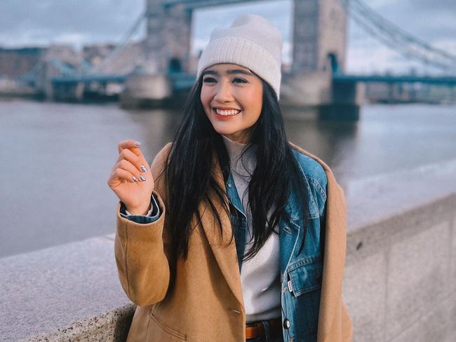 Bingung Pakai Apa, Yuk Intip Outfit ala Febby Rastanty Saat Liburan