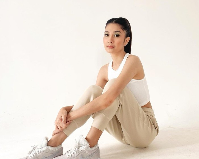 Intip Transformasi Gaya Mikha Tambayong dari Masa Remaja hingga Kini Jadi Istri Deva Mahenra