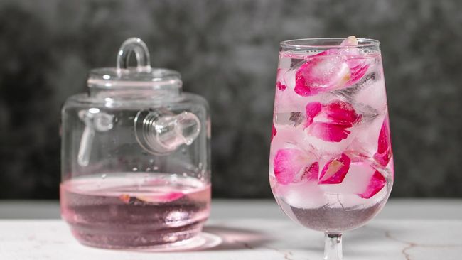 3 Manfaat Air Mawar untuk Rutinitas Kecantikan yang Jarang Diketahui ...