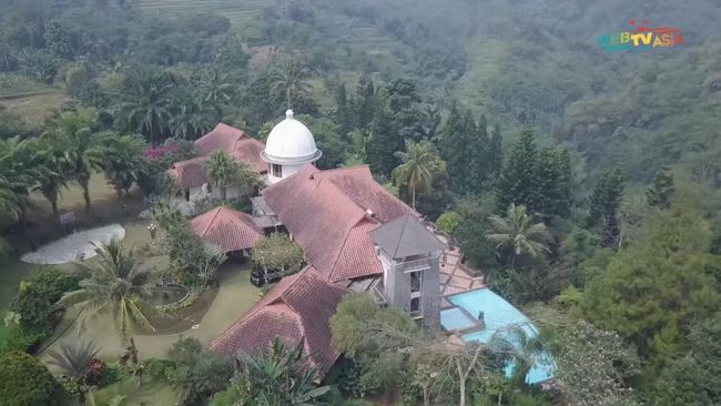 7 Potret Villa Mewah Mamitoko Ibunda Bams di Puncak, Penuh Barang Antik ...