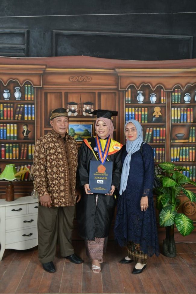 Kisah di Balik Perjuangan Anak Cleaning Service Jadi Wisudawan Terbaik ...
