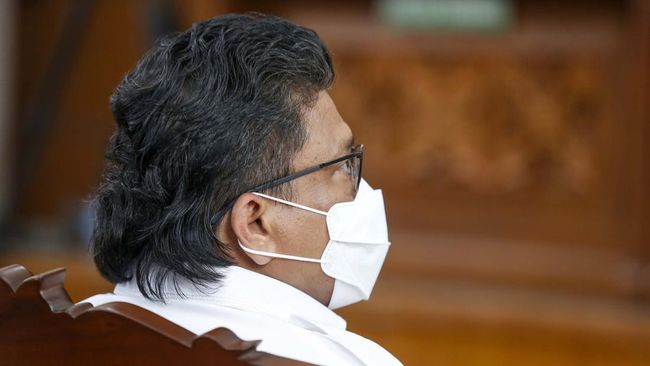 Ada ortu siswa lain yang mengajak anak Sambo berfoto.