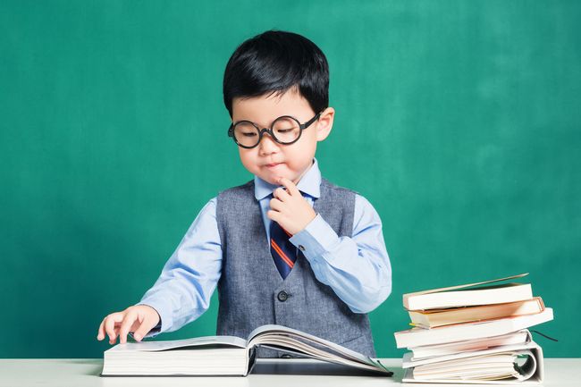 9 Ciri Anak dengan IQ Superior & Cara Tepat Mendidiknya