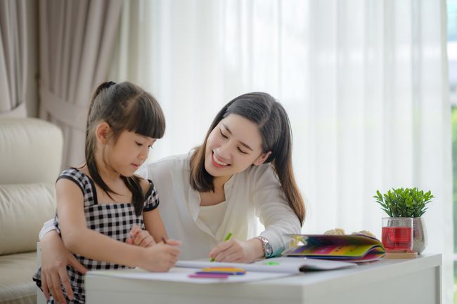 4 Cara Mengajarkan Anak Dua Bahasa, Perhatikan Hal Ini Dulu Bun