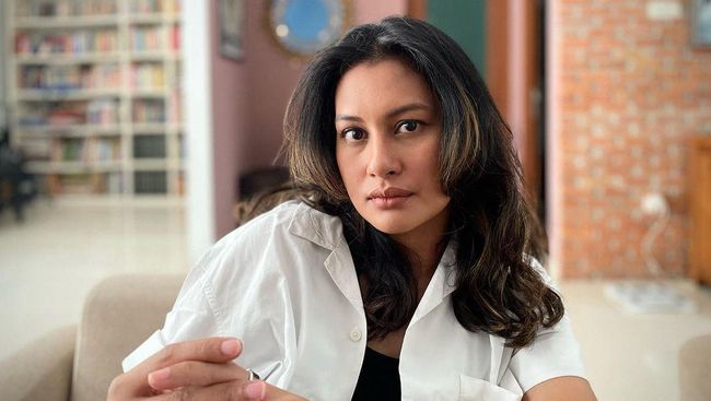 7 Potret Raihaanun, Pemeran Kinan di Film Layangan Putus the Movie - Foto 1