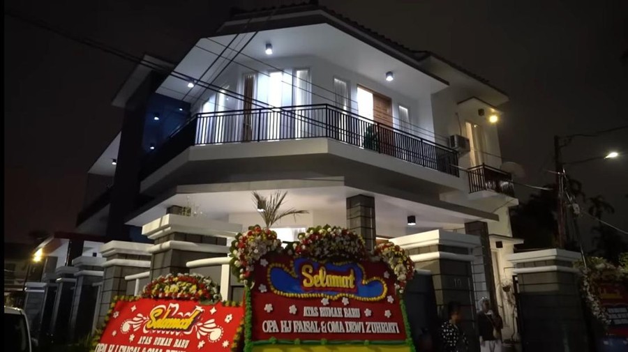 Usai Viral, Intip 9 Potret Oma Gala & Haji Faisal Beli Rumah Baru Mewah Usai Viral, Intip 9 Potret Oma Gala & Haji Faisal Beli Rumah Baru Mewah