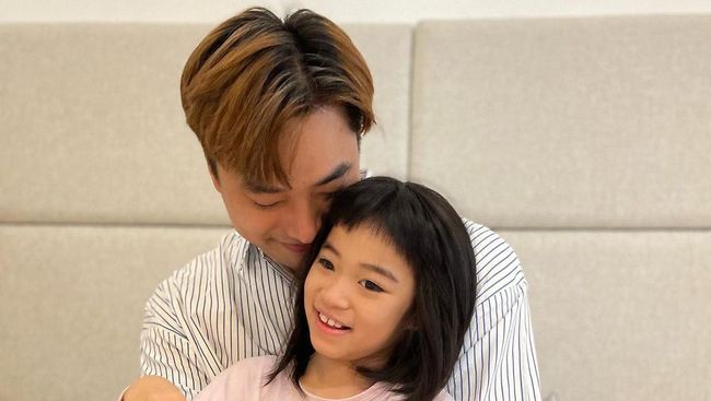 7 Potret Javier Justin & Putrinya yang Idap Cerebal Palsy, Cari Alat ...