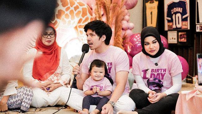 Ameena & Aurel Dihina Netizen, Atta Halilintar Ngamuk: Anak Saya Salah Apa? Ameena & Aurel Dihina Netizen, Atta Halilintar Ngamuk: Anak Saya Salah Apa?