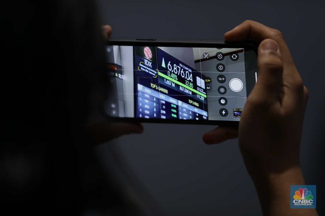 Meroket 171,51%, Saham Emiten Iklan Peter Sondakh (FORU) Digembok BEI