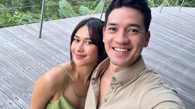 Intip Gaya Nana Mirdad dan Andrew White yang Selalu Tampil Serasi dan ... Intip Gaya Nana Mirdad dan Andrew White yang Selalu Tampil Serasi dan ...
