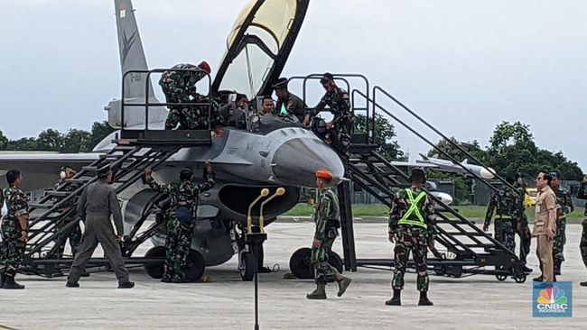 Jokowi dan Prabowo Cek Jet Tempur F-16 TNI, Ada Apa?