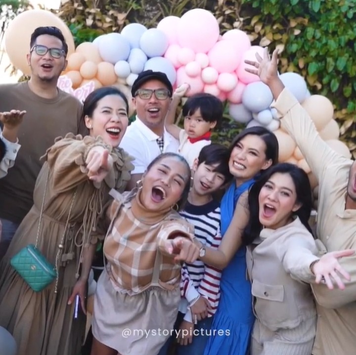 7 Potret Viviane Istri Sammy Simorangkir Pesta Gender Reveal, Bahagia ... 7 Potret Viviane Istri Sammy Simorangkir Pesta Gender Reveal, Bahagia ...