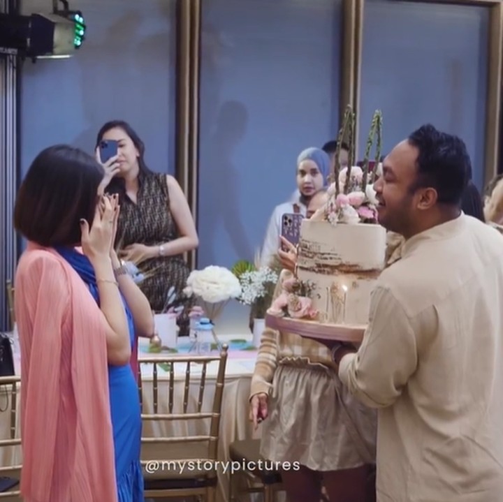 7 Potret Viviane Istri Sammy Simorangkir Pesta Gender Reveal, Bahagia ... 7 Potret Viviane Istri Sammy Simorangkir Pesta Gender Reveal, Bahagia ...
