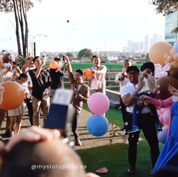 7 Potret Viviane Istri Sammy Simorangkir Pesta Gender Reveal, Bahagia ... 7 Potret Viviane Istri Sammy Simorangkir Pesta Gender Reveal, Bahagia ...