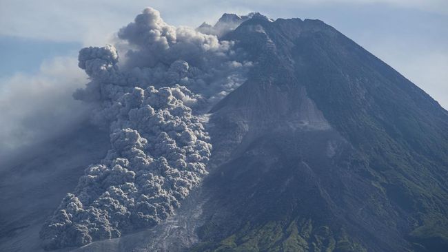 Seberapa Panas Awan 'Wedhus Gembel' Merapi?