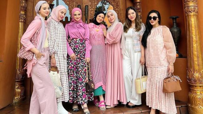 7 Inspirasi Dresscode Kekinian untuk Buka Puasa