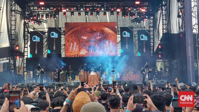 Batushka Hipnotis Penonton Hammersonic dengan Black Metal Muram