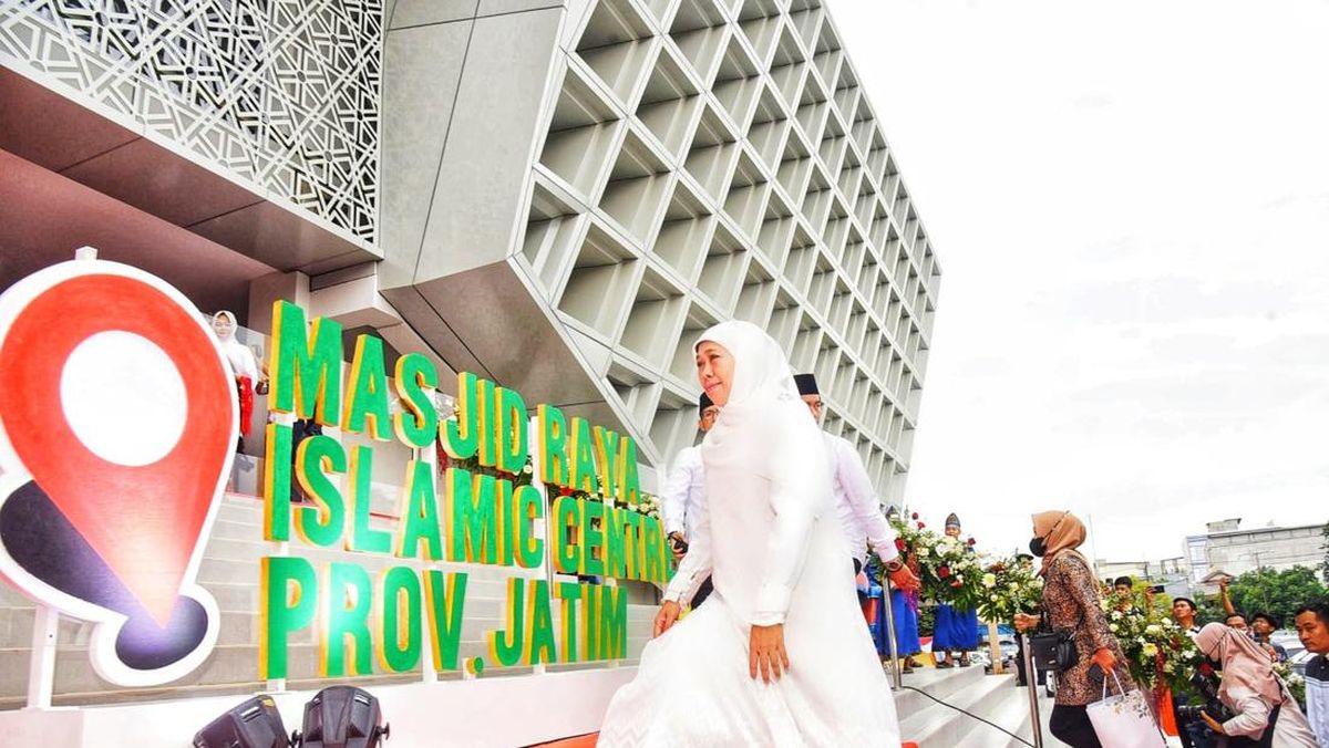 Khofifah Resmikan Masjid Raya Jatim yang Didesain Ridwan Kamil