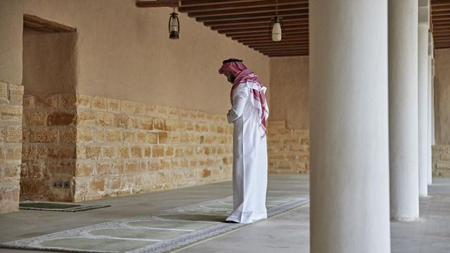 Bacaan Niat Sholat Dzuhur Sendiri, Berjamaah dan Jadi Imam dalam Arab ...