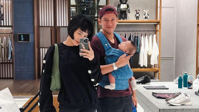 7 Potret Terbaru Alika Pasca Melahirkan, Cute Banget Disebut Lebih Muda ...