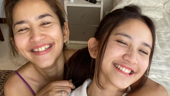 7 Potret Kebersamaan Putri Ferry Maryadi dan Sang Bunda yang Disebut ...